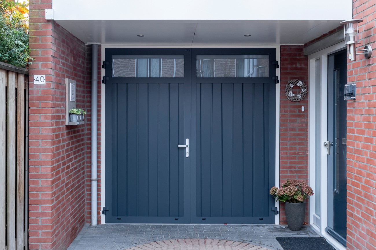Overweegt u een openslaande garagedeur? Hier moet u rekening mee houden! - Jellina Detmar ...